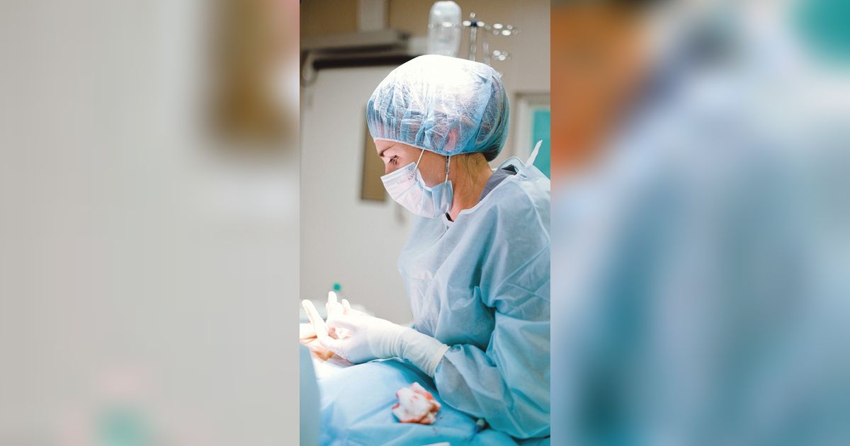 Woman Sneaks Out of Hospital After Plastic Surgery to Avoid Paying ... Woman Sneaks Out of Hospital After Plastic Surgery to Avoid Paying ...