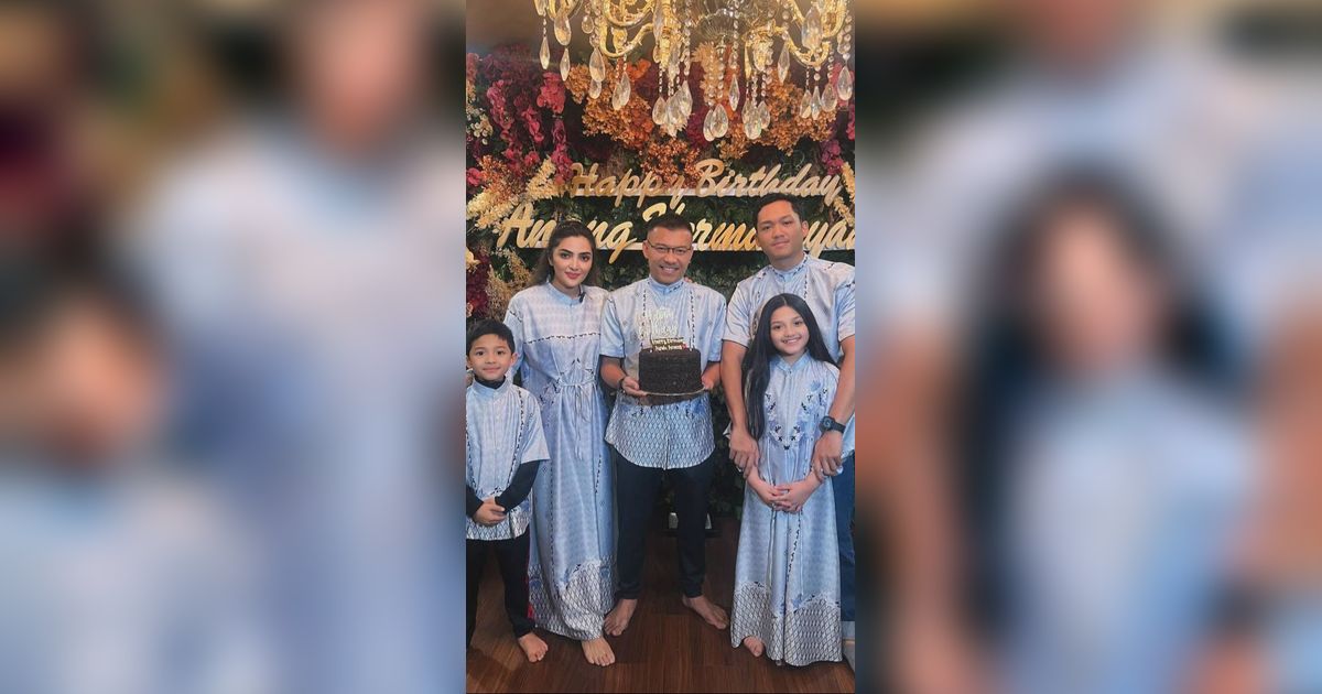 10 Gaya Artis di Ultah ke- 55 Anang Hermansyah, Busana Gen Halilintar ... 10 Gaya Artis di Ultah ke- 55 Anang Hermansyah, Busana Gen Halilintar ...