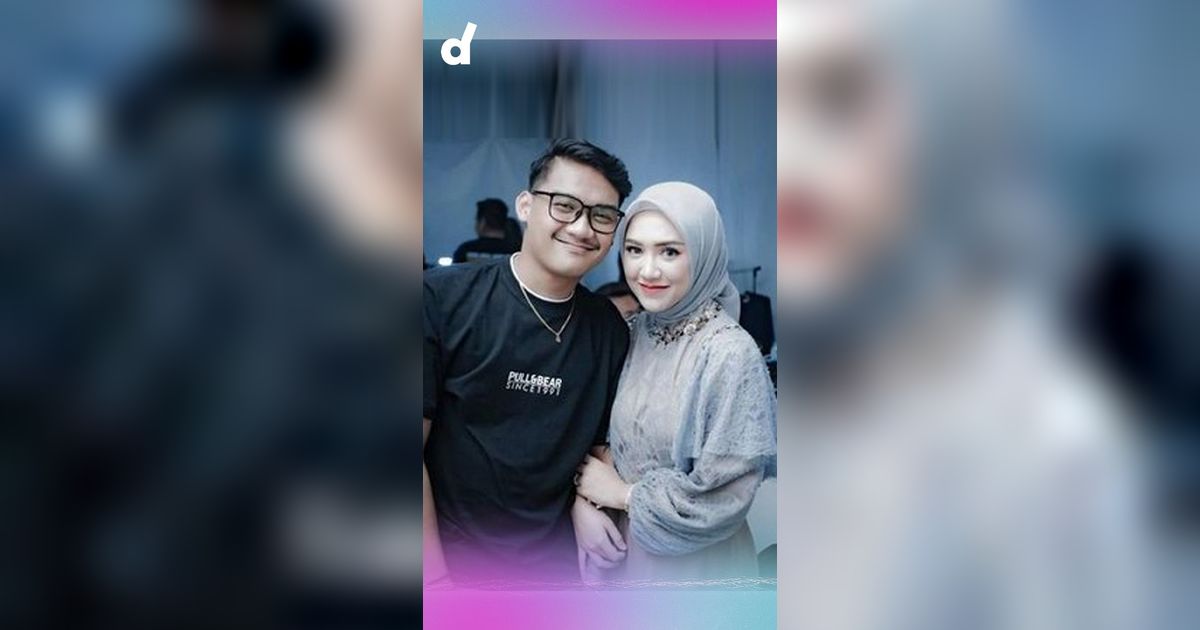Momen Romantis Pernikahan Happy Asmara dan Gilga Sahid
