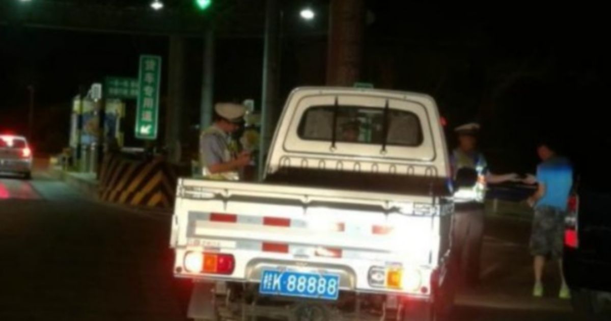 Plat Nomor Mobil Listrik di Indonesia Tanda Khas Kendaraan Ramah ...