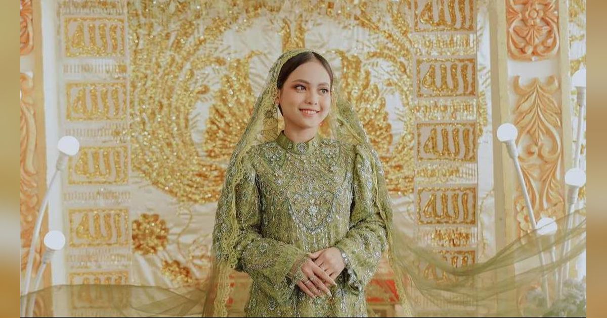 Dinikahi Anak Bos Batu Bara, 8 Potret Putri Isnari Saat Kondangan, Penampilan Serba Emas Jadi ...