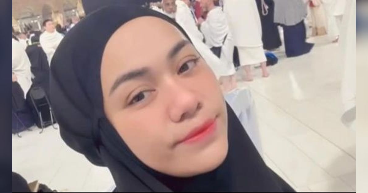 Pamer Foto Cup Kopi di Tanah Suci, Zita Anjani Dirujak Netizen | Dream.co.id