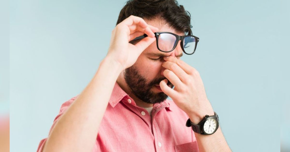 Bahaya Terlalu Sering Mengucek Mata, Bisa Picu Masalah Kornea