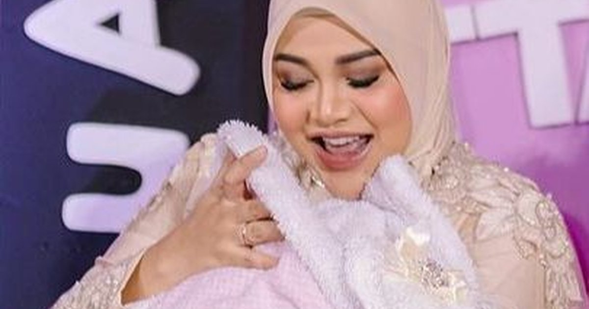 Terungkap! 10 Potret Wajah Baby Azura, Anak Kedua Atta-Aurel, Cantik ... Terungkap! 10 Potret Wajah Baby Azura, Anak Kedua Atta-Aurel, Cantik ...