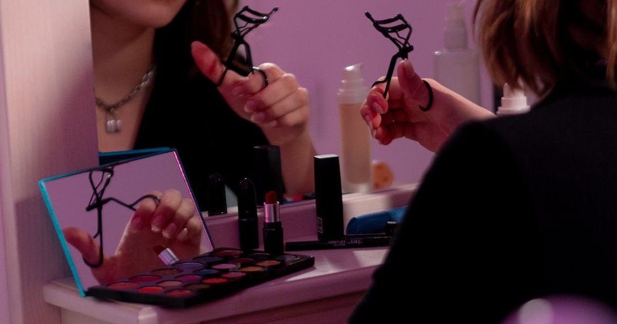 Penjepit Bulu Mata Bisa Jadi Alat Contour Wajah, Coba Trik Serunya