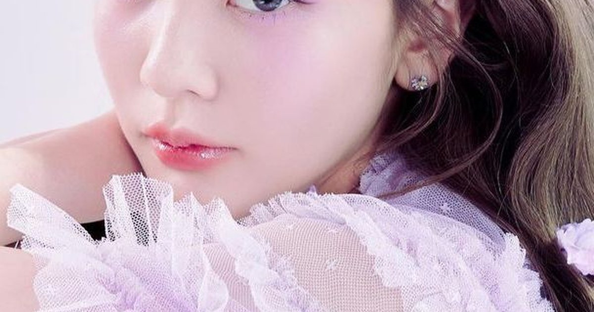 Outfit Dreamy nan Anggun Ahn Jinyoung Saat Konser BOL4 di Jakarta