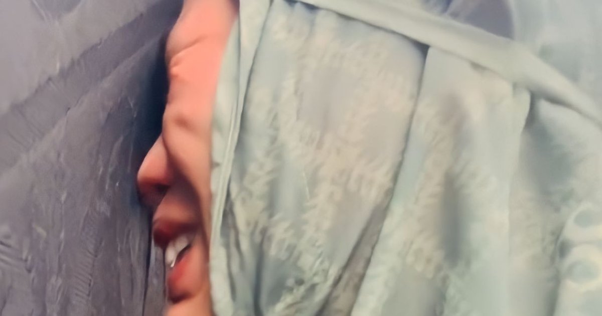 Wanita Ini Nangis Kejer Sambil Cium Kabah, Meratap Pilu Mengadu Dihina ...