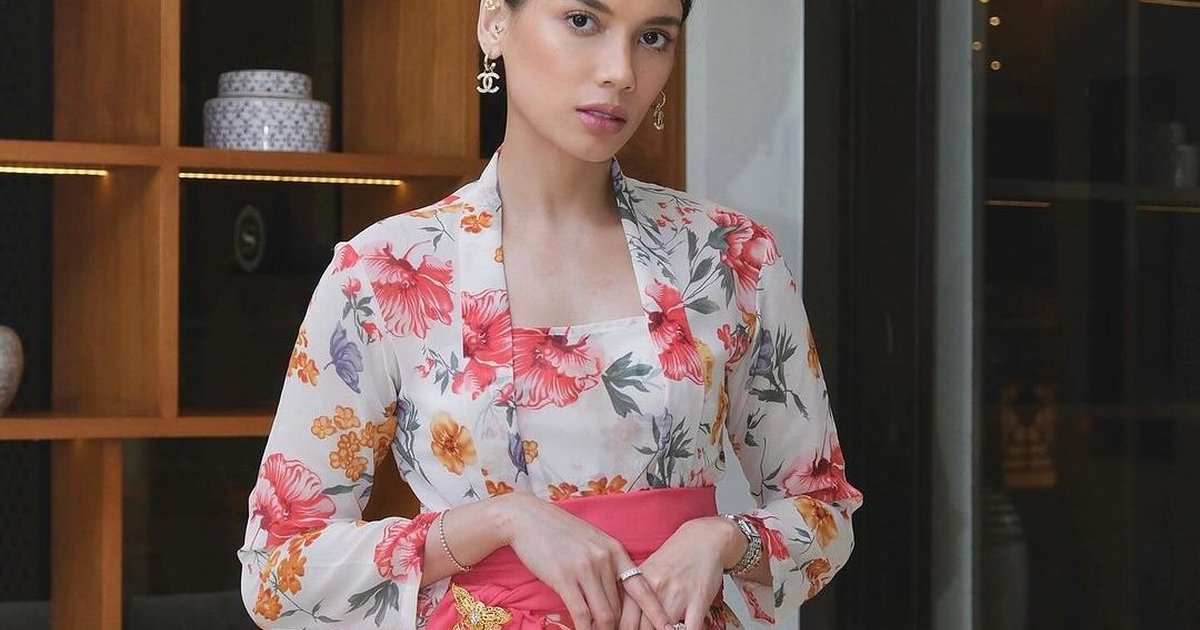 Potret Makeup Beraura "Queen" Sabrina Chairunnisa Berhias Lipstik Merah ...