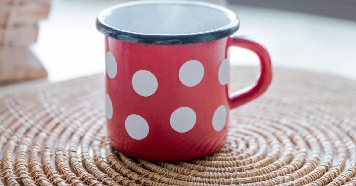 Trik Unik Agar Bisa Kurangi Minuman Manis, Minum dari Mug Merah