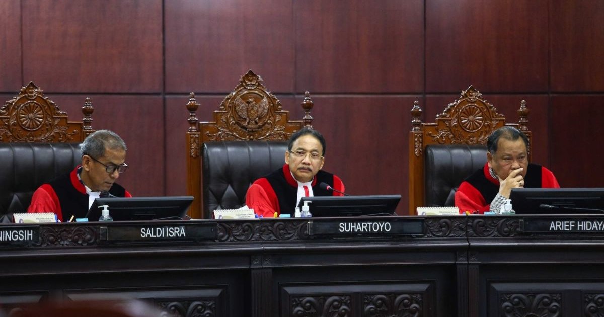 Diduga Tidur Saat Sidang Sengketa Pilpres 2024, Ketua KPU dan Ketua Bawaslu Kena Tegur Ketua MK