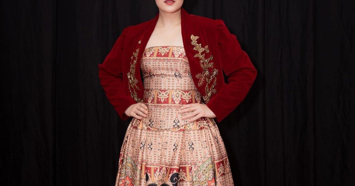 Potret Chelsea Islan dalam Balutan Batik Modern, Chic dan Berkarakter