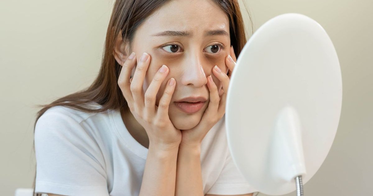 Samarkan Noda Hitam Bawah Mata dengan Warna Color Corrector yang Tepat