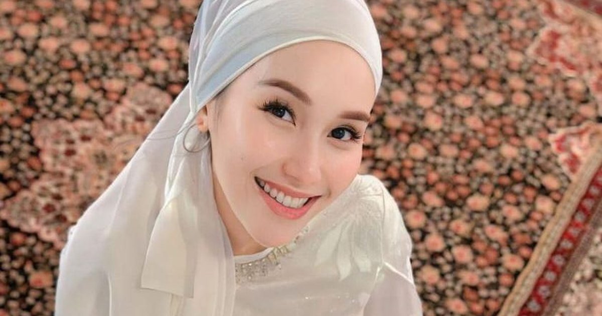7 Potret Ayu Ting Ting Syukuran Rumah Baru, Undang Anak Yatim Sampai Bagi-Bagi Uang