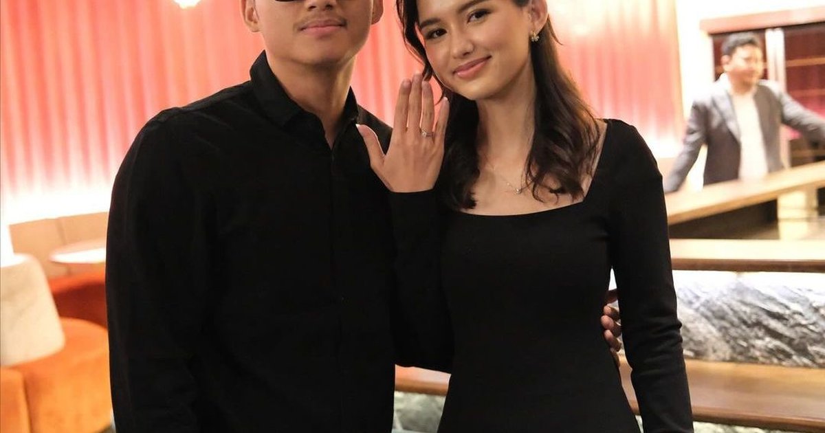 Azriel Resmi Lamar Sarah Menzel di Depan Keluarga Besar, Anang ...