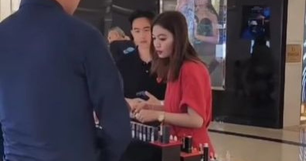Berbalut Gaun Merah, Intip Style Selvi Ananda Saat Belanja Lipstik Dior