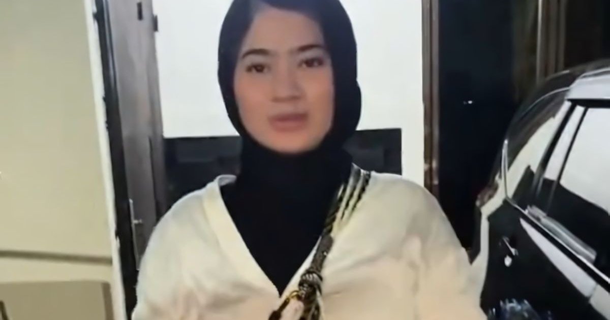 Suruh Ceweknya Segera Bersiap Mau Nonton Cowok Ini Malah Ajak Lihat