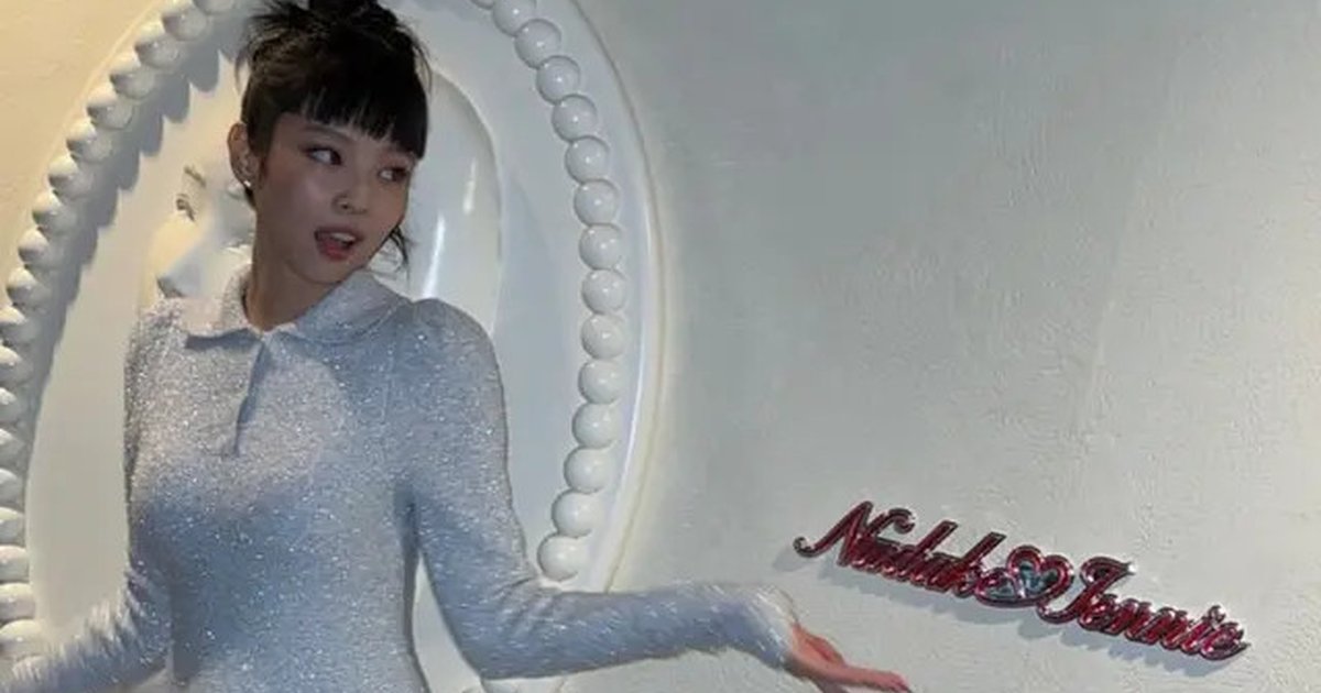 Lucunya Jennie BLACKPINK Pakai Poni Klasik Ala Audrey Hepburn, Jadi ...