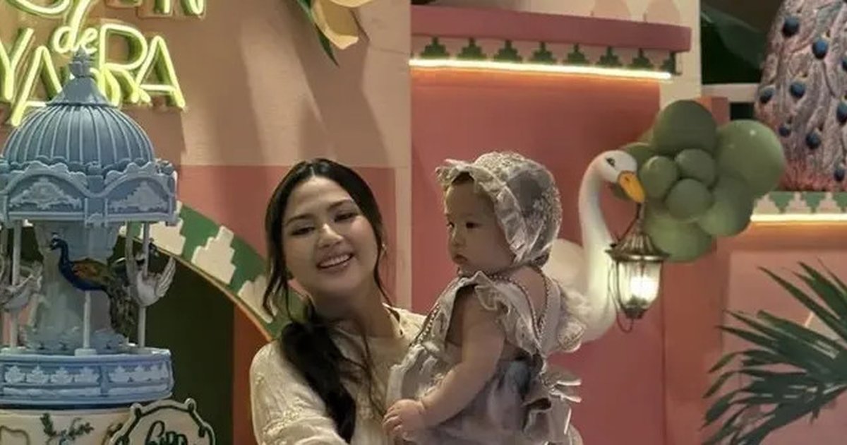 Gaya Elegan Jessica Mila dan Yakup Hasibuan Rayakan Ulang Tahun Pertama ...