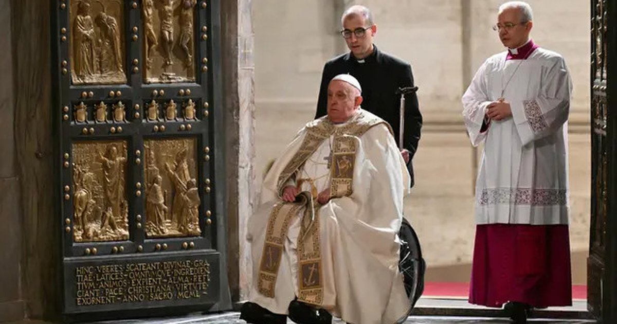 Kental Makna dan Simbol, Ini Filosofi Pakaian Serba Putih yang ...