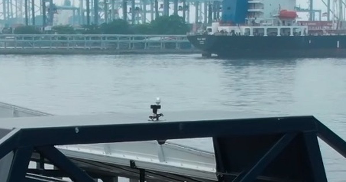 Diberi Nama Neon Moon II, Ini Potret Kapal Pembersih Sampah dari ...