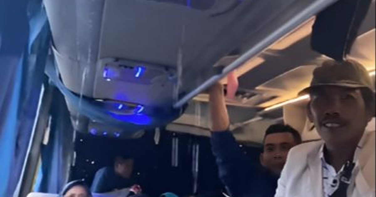 Naik Bus saat Hujan Tak Jadi Syahdu, Atap Malah Bocor hingga Penumpang ... Naik Bus saat Hujan Tak Jadi Syahdu, Atap Malah Bocor hingga Penumpang ...