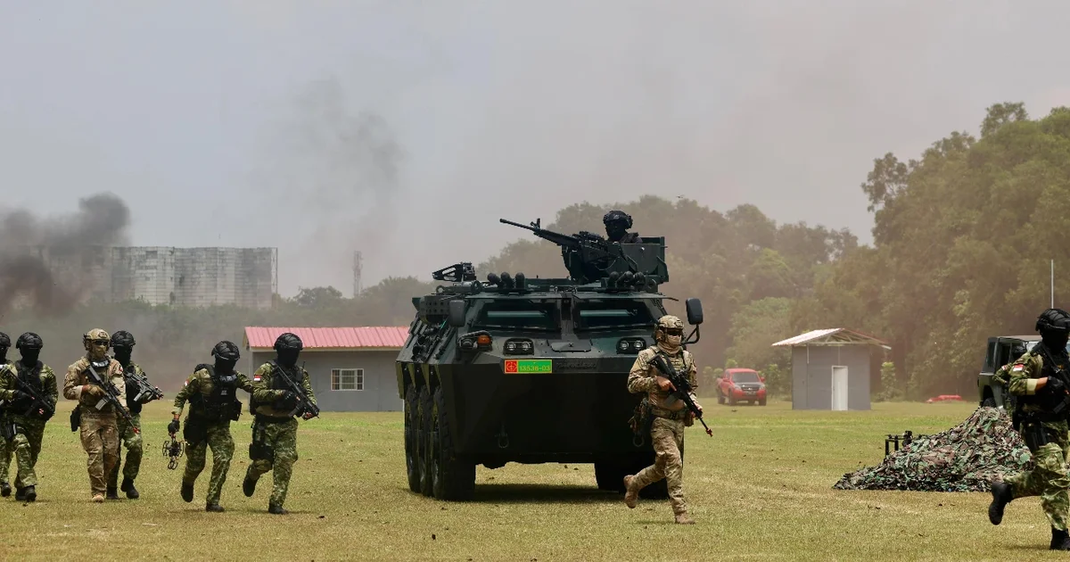 VIDEO: Ledakan Dahsyat Warnai Aksi Unjuk Kehebatan Perang TNI Depan ...