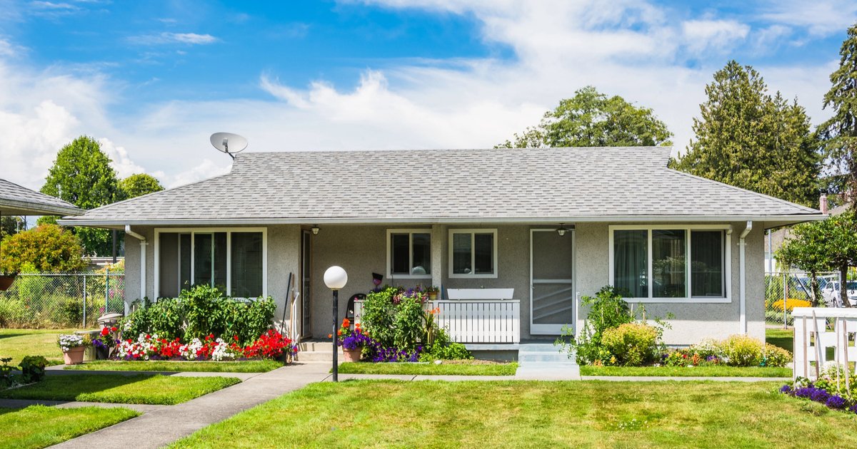 Cocok untuk Hunian Keluarga Muda, 7 Inspirasi Model Atap Rumah Minimal ...