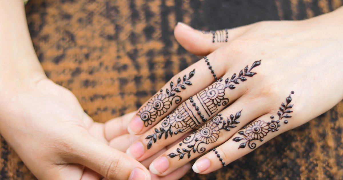 5 Inspirasi Model Henna Tangan yang Simpel Namun Cantik untuk April ...