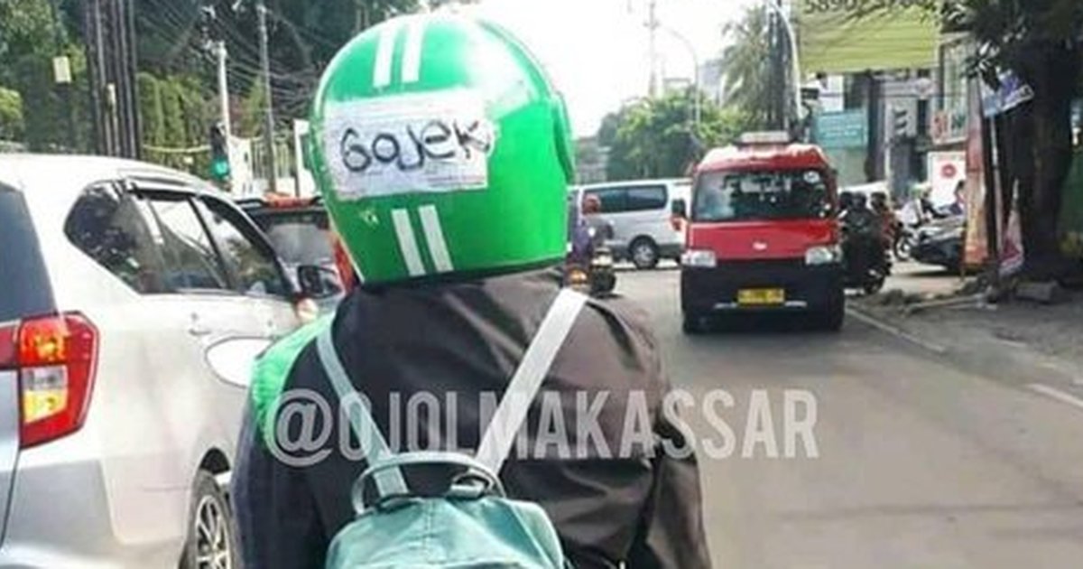 10 Gaya Kocak Helm Ojol: Identitas Tersamarkan hingga Cara Pakai yang Aneh Banget - Berita ...