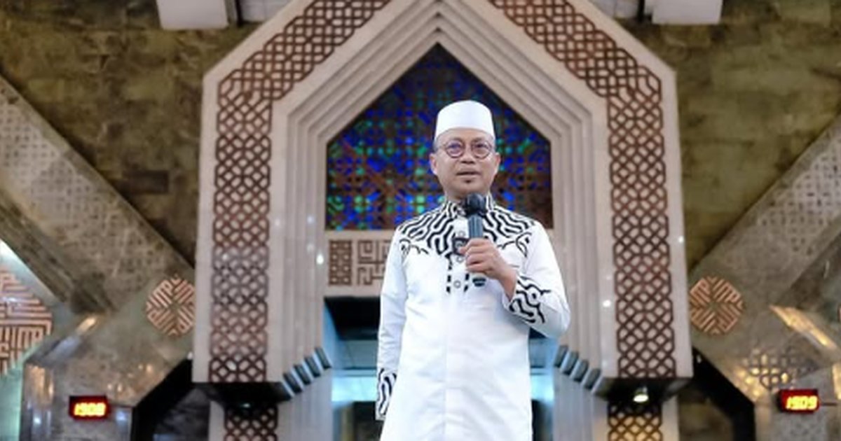Kesal Ustaz Das'ad Latif Lihat Hakim 'Yang Mulia' Terima Uang Suap "Ternyata Maling!" - merdeka.com