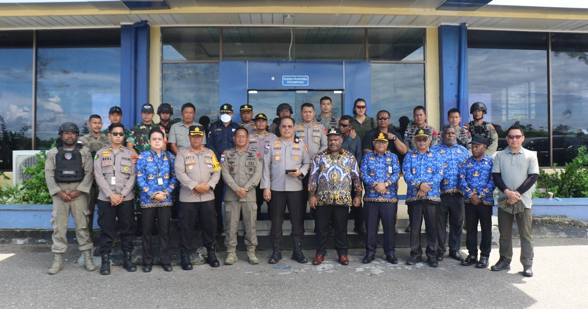 Berjibaku Satgas Ops Damai Cartenz Evakuasi Jenazah Korban KKB di Yahukimo Tuai Pujian - merdeka.com