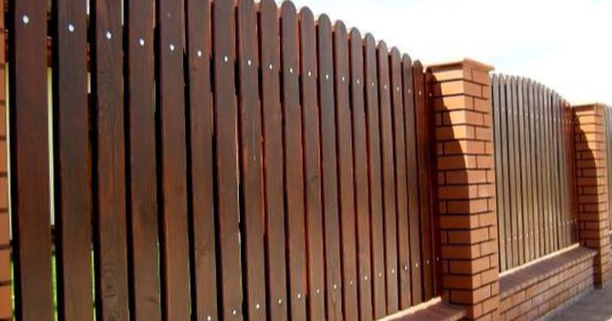 Pagar Kayu Minimalis untuk Rumah Modern di Tahun 2025 - merdeka.com