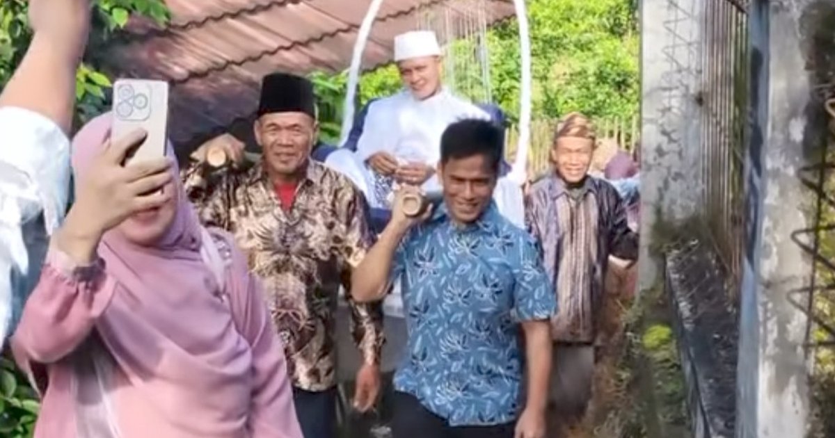 Momen Ayah Lesti Kejora Panggul Pengantin Laki-laki Pakai Tandu Jadi ...
