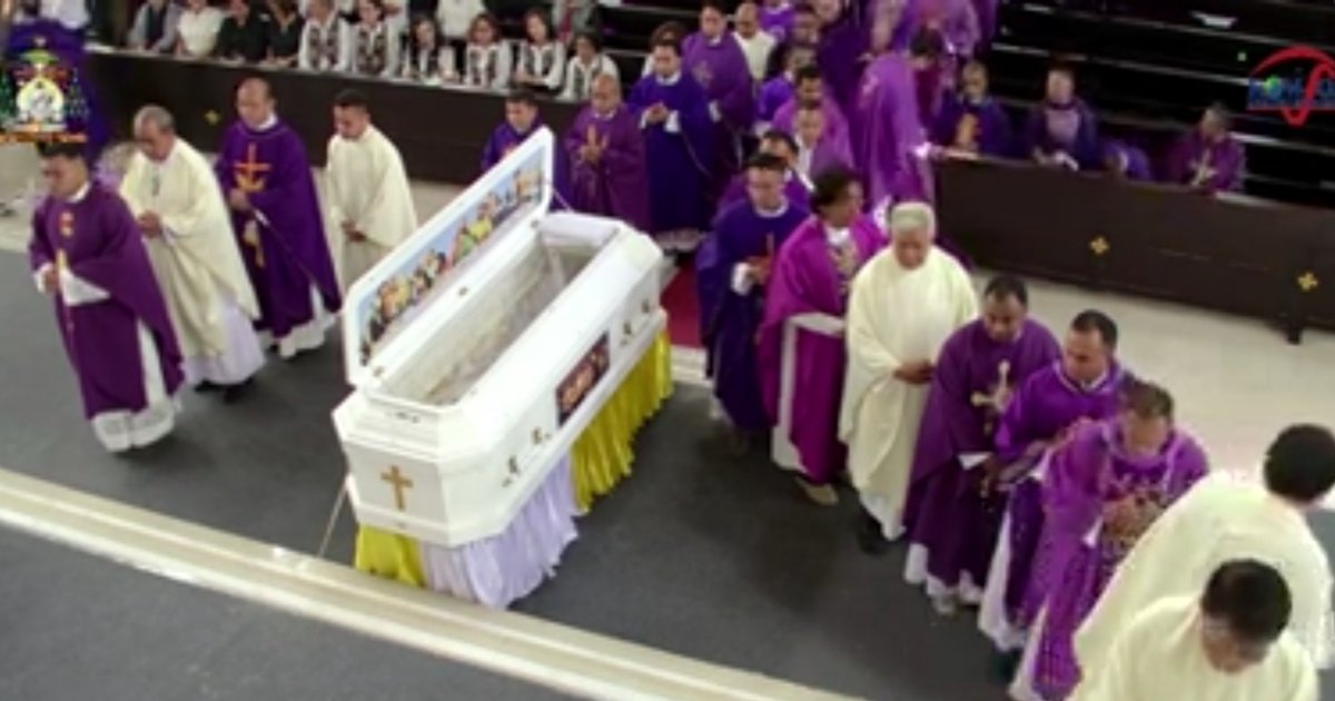 Penuh Sesak, Potret Ribuan Umat Katolik Hadiri Pemakaman Uskup Emeritus ...