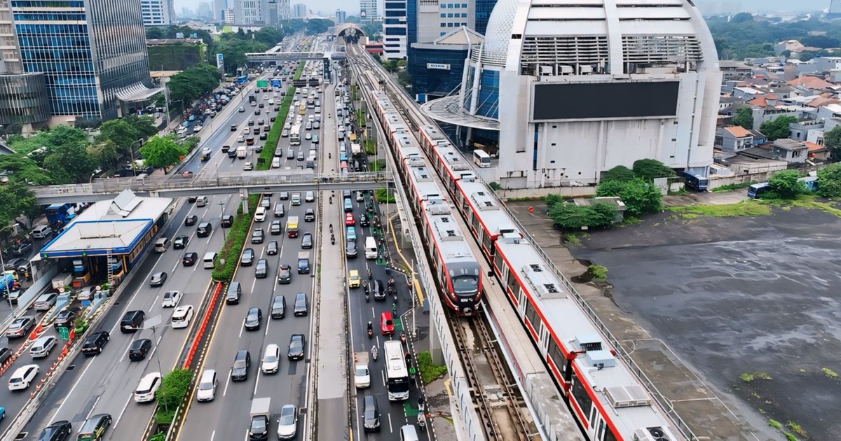 LRT Jabodebek Alami Gangguan, Kendala Menuju Stasiun Cawang - merdeka.com