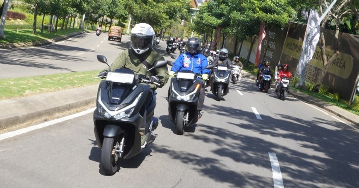 Perbandingan Yamaha NMAX vs Honda PCX: Kelebihan dan Kekurangan Masing-Masing - merdeka.com