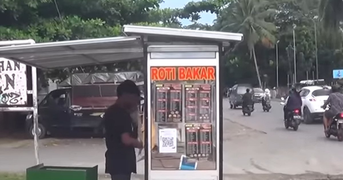 Salut, Demi Biaya Kuliah Mahasiswa Asal Papua ini Jualan Roti Bakar di ...