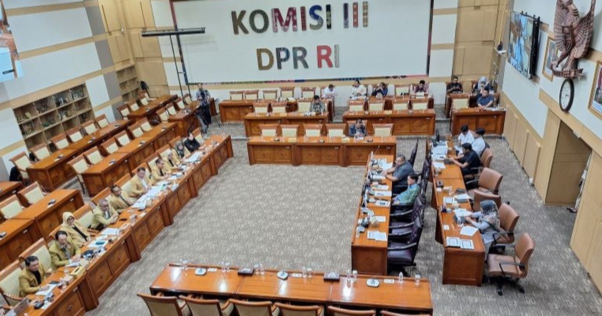 Pemerintah dan DPR Sepakat Hapus Larangan Live di Persidangan dari RUU KUHAP - merdeka.com