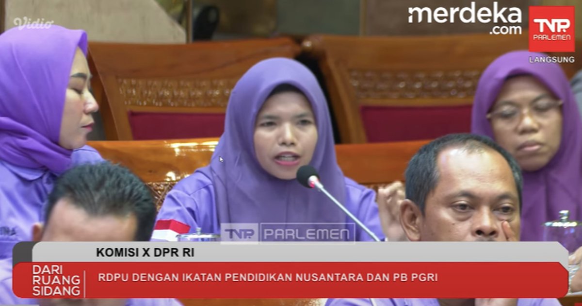 Gebrak Meja DPR, Perih Jerit Tangis Guru Honorer Curhat Minta Wakil ...