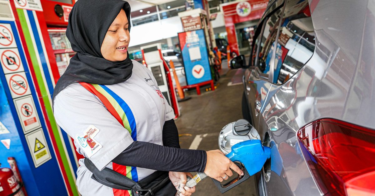 Kabar Gembira: Harga Pertamax Turun Mulai Hari Ini Jadi Rp12.200 per Liter - merdeka.com