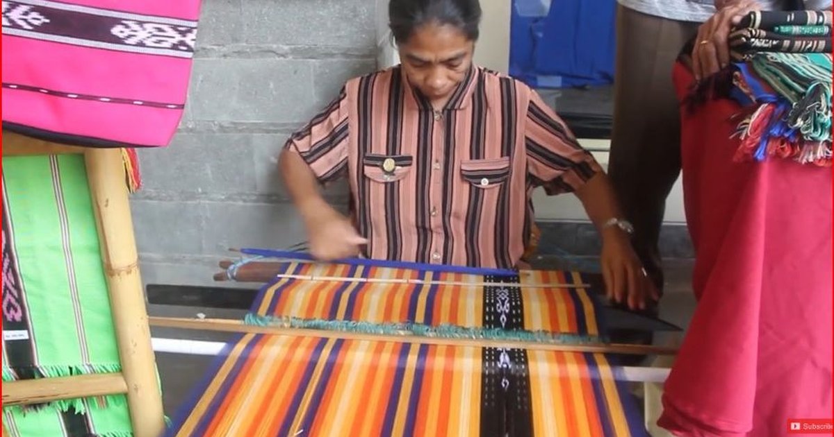 Melihat Sentra Kerajinan Tenun di Kota Ambon, Padukan Motif Peninggalan ...