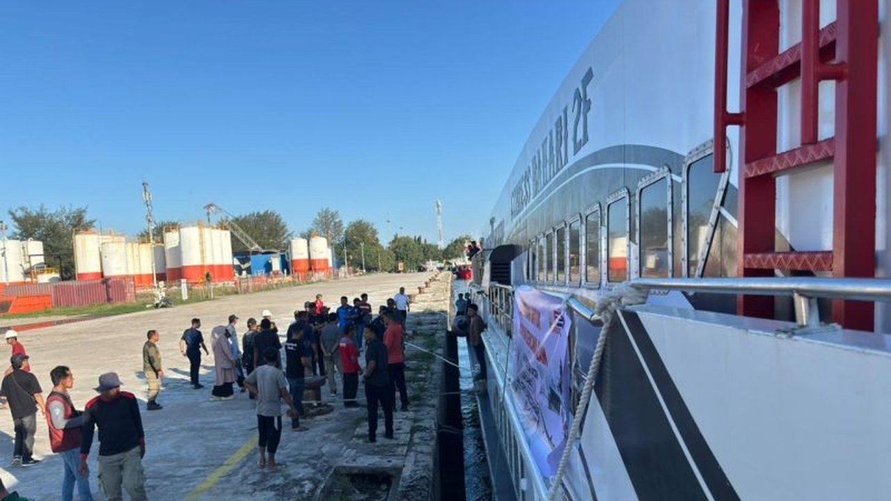 Kapal Pengangkut Bantuan BNPB Tiba di Aceh Utara, Distribusi Logistik ...