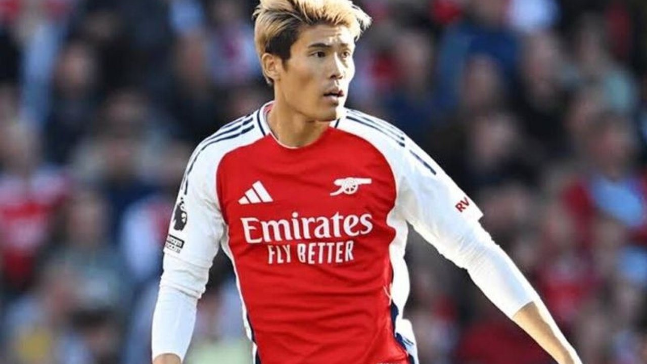 Resmi! Takehiro Tomiyasu Sepakat Gabung Ajax Hingga 2026, Siap ...