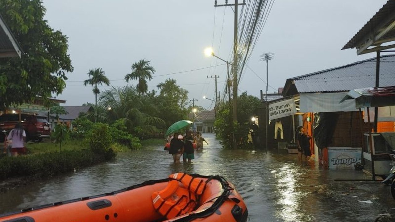 Banjir Padang: Ratusan Warga Dadok Tunggul Hitam Dievakuasi Akibat ...