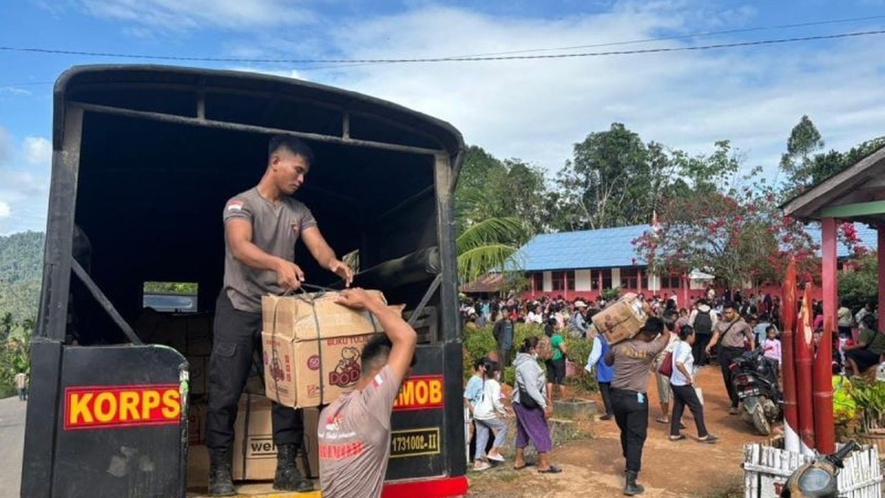 Brimob Salurkan Perlengkapan Sekolah, Pulihkan Semangat Belajar Pasca ...