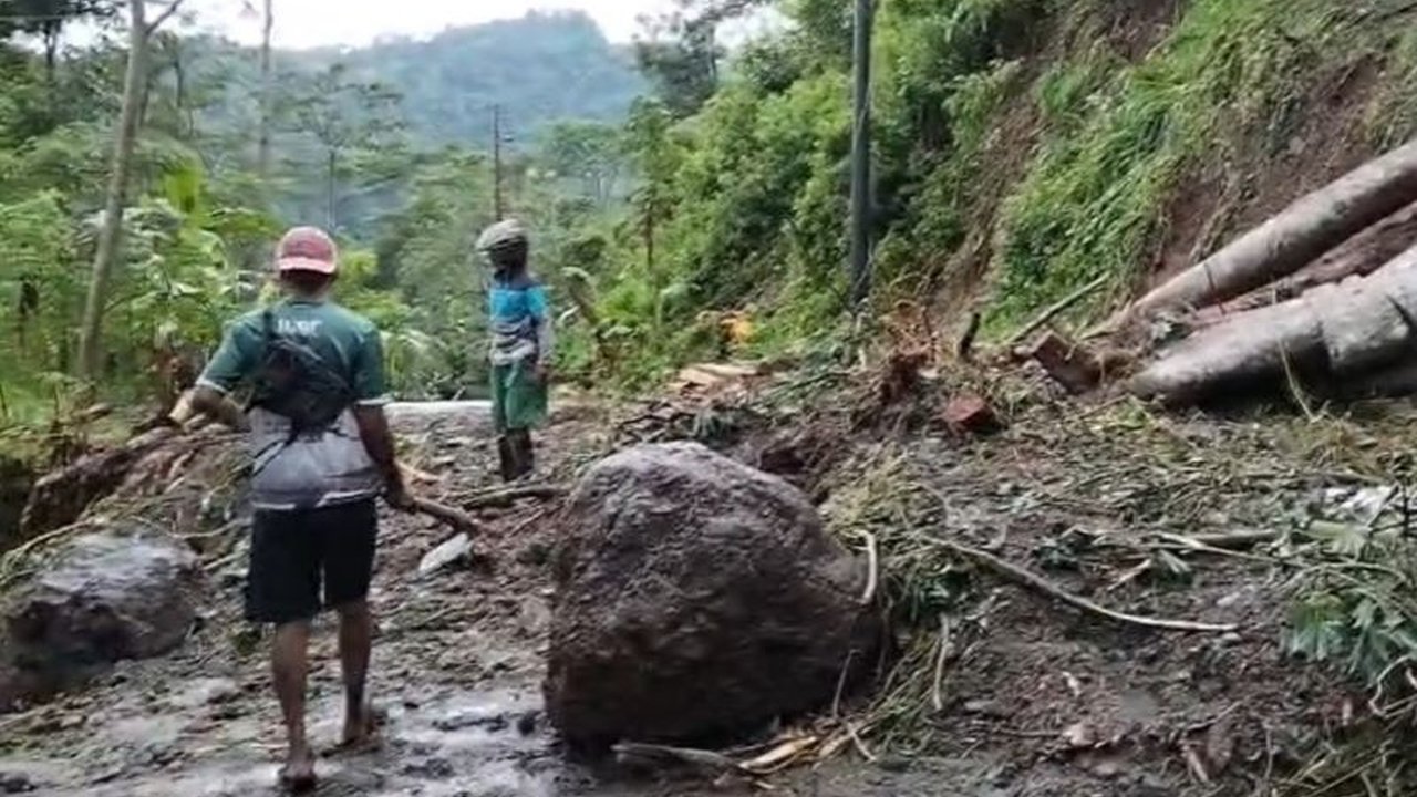 Puluhan Titik Longsor Jepara Tutup Akses Utama Desa Tempur, Warga ...