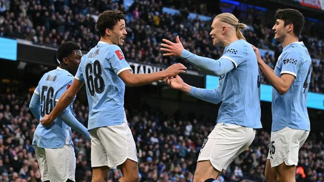 Menang Telak 10-1 atas Exeter, Talenta Muda Man City Jadi Sorotan