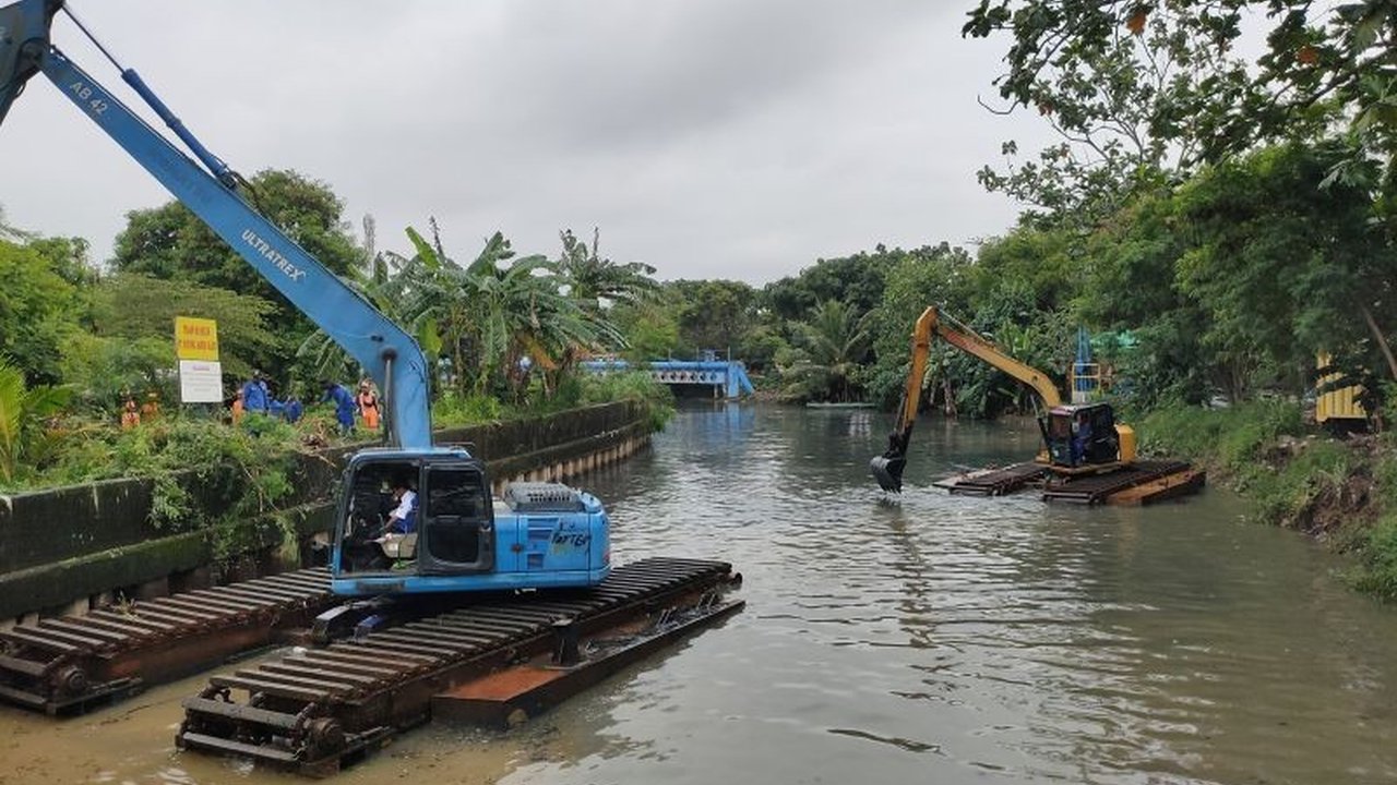 Warga Kembangan Desak Pembangunan Turap Kali Sepak untuk Antisipasi Banjir