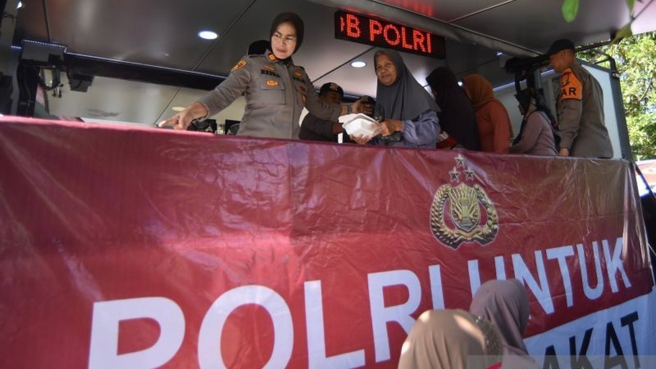 Dapur Umum Polri Terus Beroperasi, Layani Pengungsi Bencana di Aceh ...