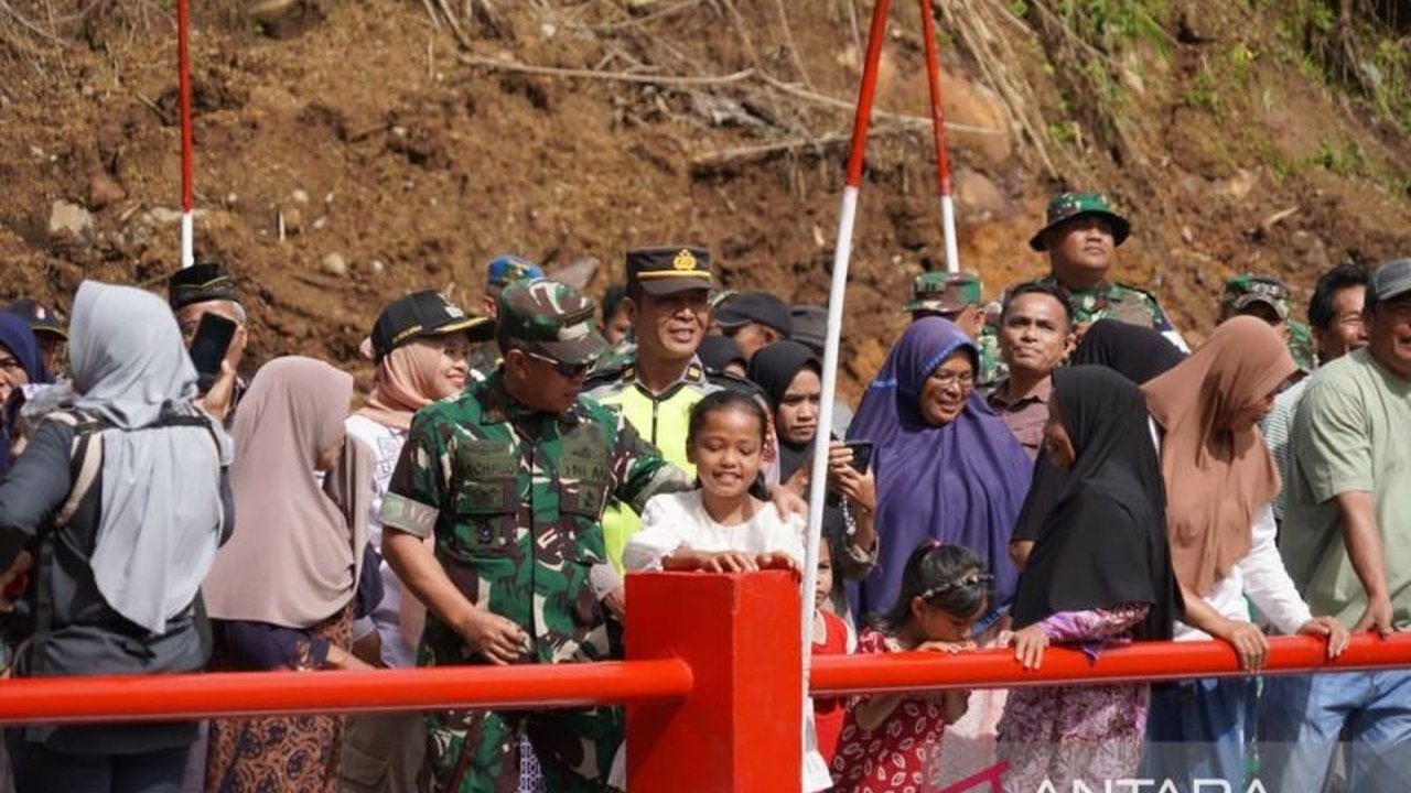 TNI Sambungkan Jalan Malalak Pascabanjir, Pulihkan Konektivitas Agam ...